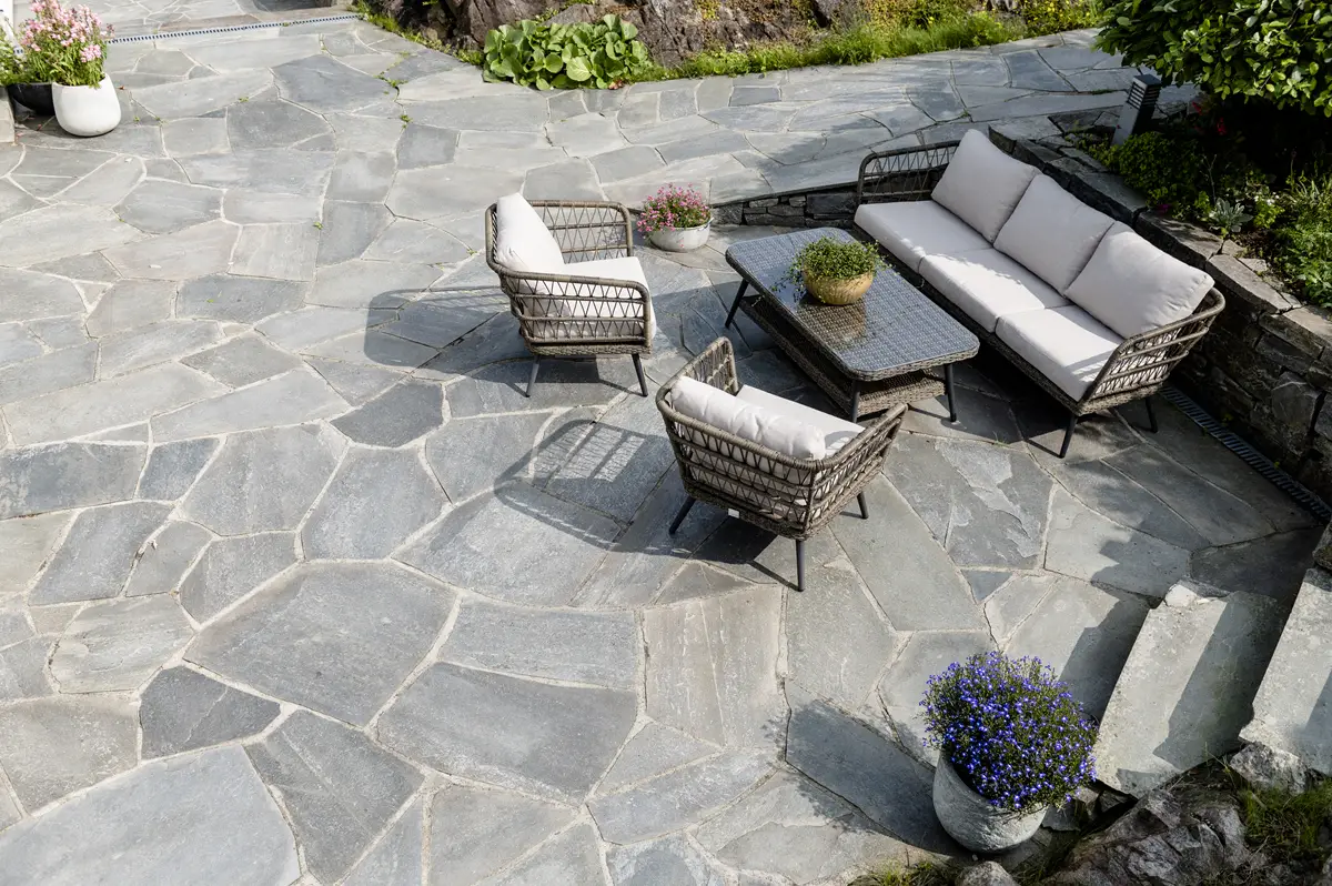 Skap levende uteområder med bruddskifer - Sæthre Sten